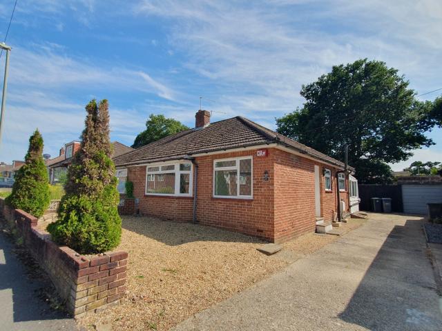 house in Linda Grove, Waterlooville, PO8