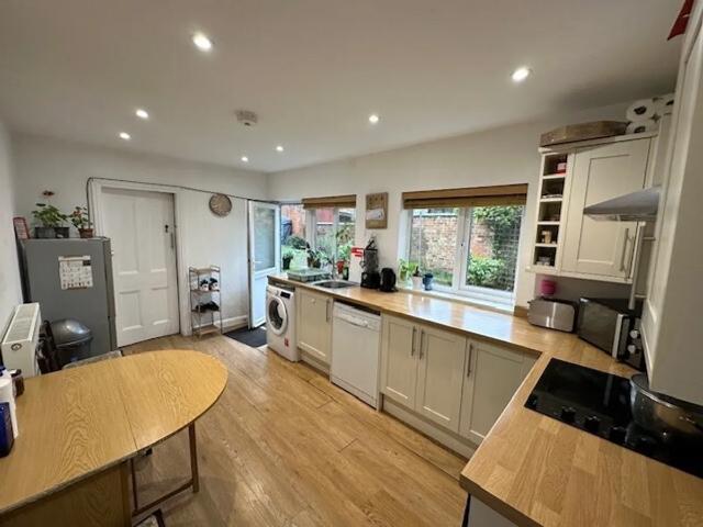 house in London Road, LE67 3JA