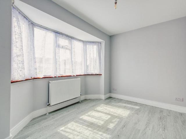 house in Lynmouth Avenue, Morden, SM4 4RU