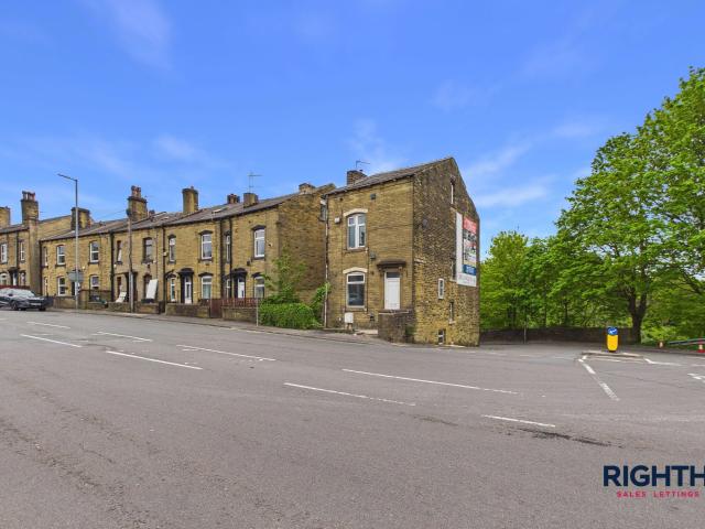 house in Ovenden Road, Halifax, HX3