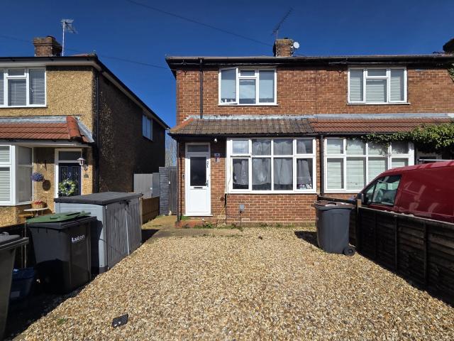 house in Peartree Road Luton, LU2