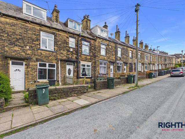 house in Poplar Avenue, Bradford, BD7