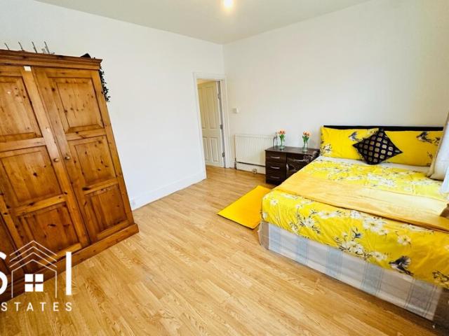 house in Queens Road, Southall, UB2 5AY