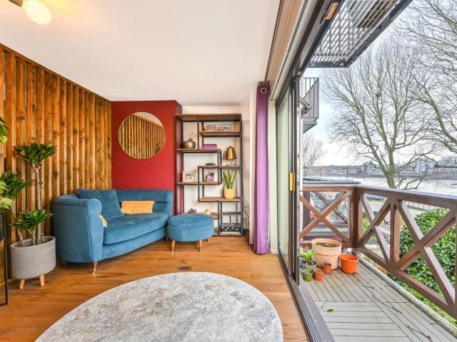 house in.Rainbow Avenue E14
