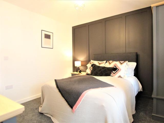 house in Room 18, Kenilworth Drive, Ilkeston, Derby, DE7