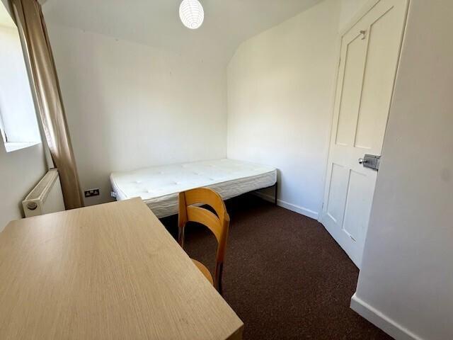 house in Room 2, Donnington Bridge Road