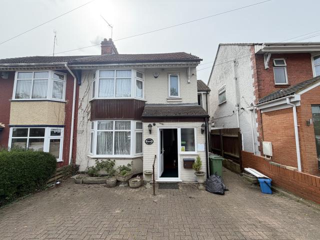 house in Room 2, Dunstable Road, Luton, LU4