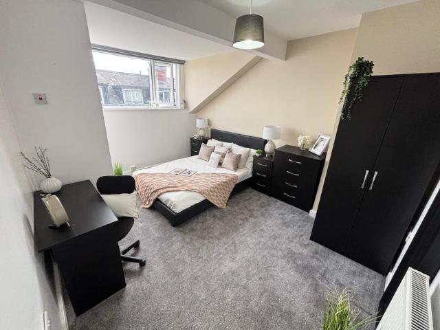 house in Room 3 2 Granby Place