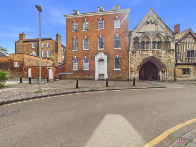 house in St. Marys Square, Gloucester, GL1