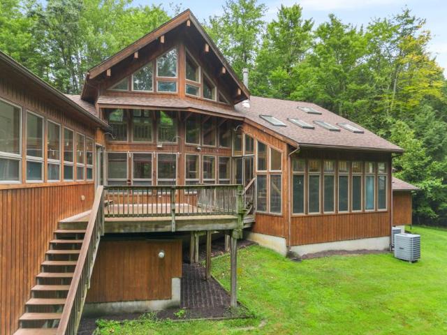 house Johnson City NY ES105047646