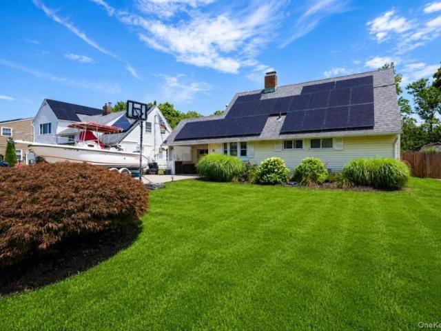 house Levittown NY DS104362973