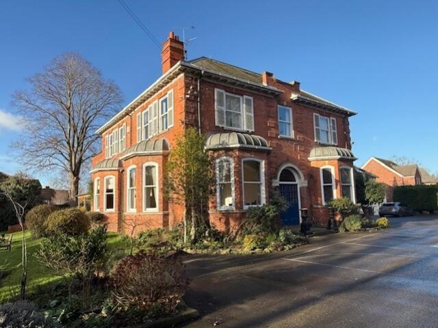 House Lincoln Lincolnshire 98687540
