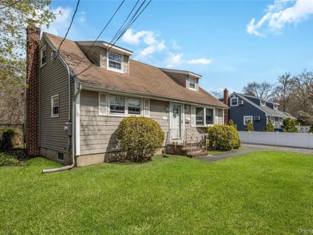 house Lindenhurst NY DS101404191