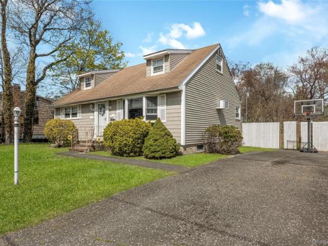 house Lindenhurst NY ES101404191