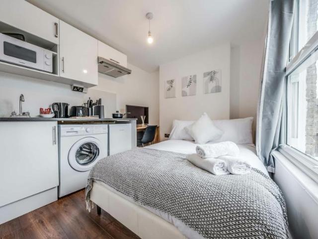House London London LS93982129