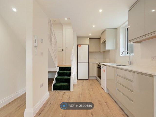 House, London N11, 1 bed flat to rent, £1,650 pcm | PrimeLocation