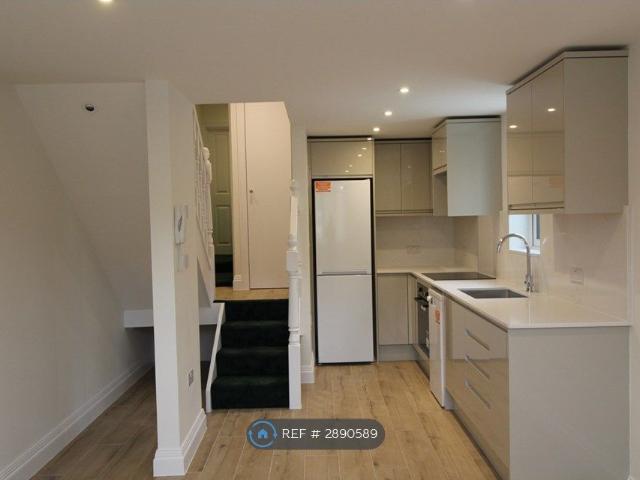 House, London N11, 1 bed flat to rent, £1,750 pcm | PrimeLocation