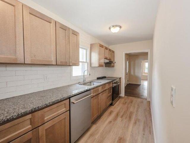 house Manchester NH ES104789952