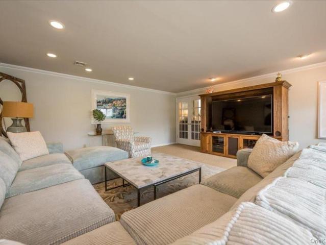 house Massapequa NY ES101477536
