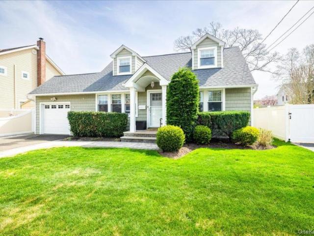 house Massapequa NY ES102204625