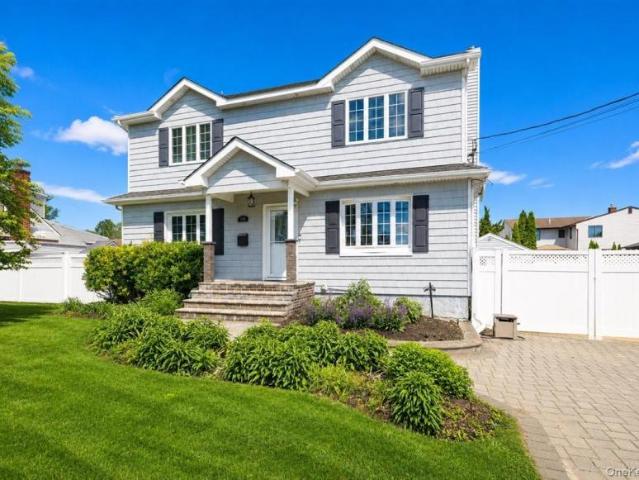 house Massapequa NY ES102811924