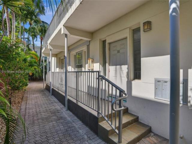 house Miami Beach FL DLS102395402