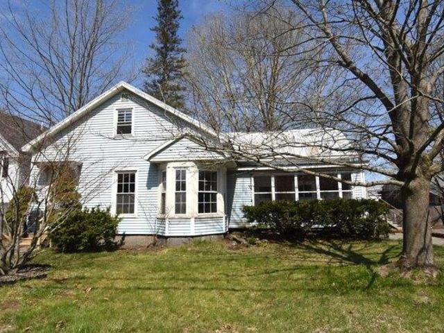 house Newport ME DS102442841