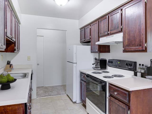House of Botsford 2 Bedroom Apartment for Rent at 20810 Botsford Dr, Farmington Hills, MI 48336