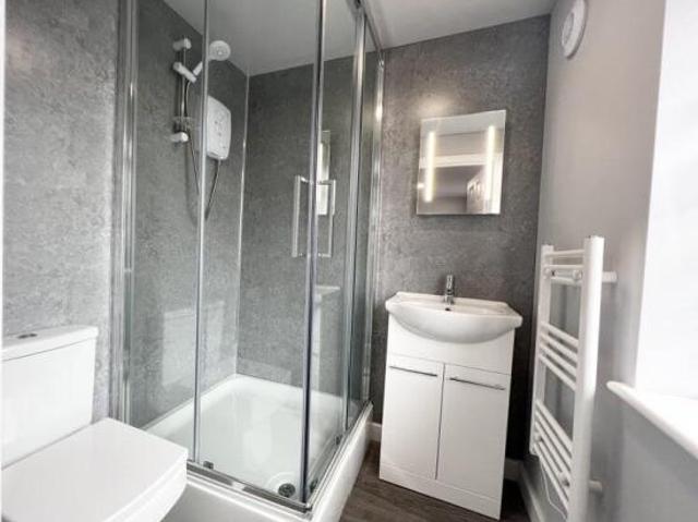 House of multiple occupation for rent in Milton Road, Swanscombe, Kent, DA10