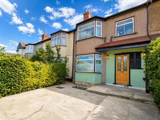 House of multiple occupation for rent in North Circular Road, London, NW2
