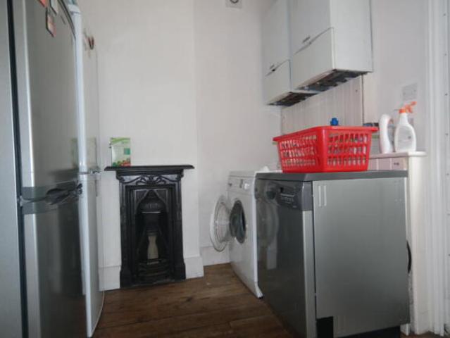 House of multiple occupation for rent in Prospect Hill, Walthamstow, Waltham Forest, E17