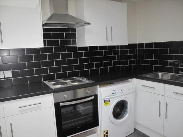 House of multiple occupation for rent in Stafford Road, Wallington, Surrey, SM6