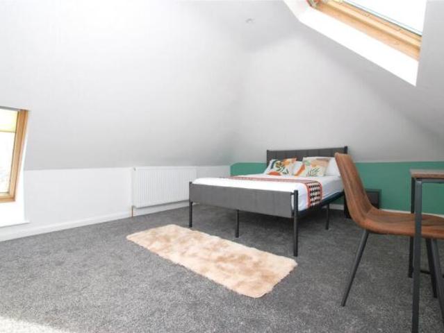House of multiple occupation for rent in Woodside Road, Guildford, Surrey, GU2