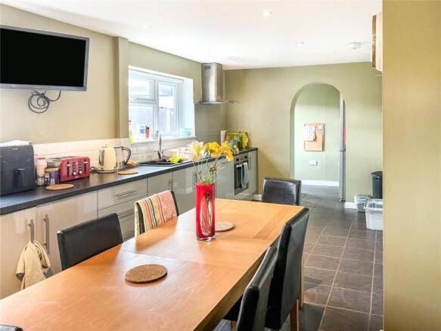 House of multiple occupation for rent in Yew Tree Drive, Guildford, Surrey, GU1