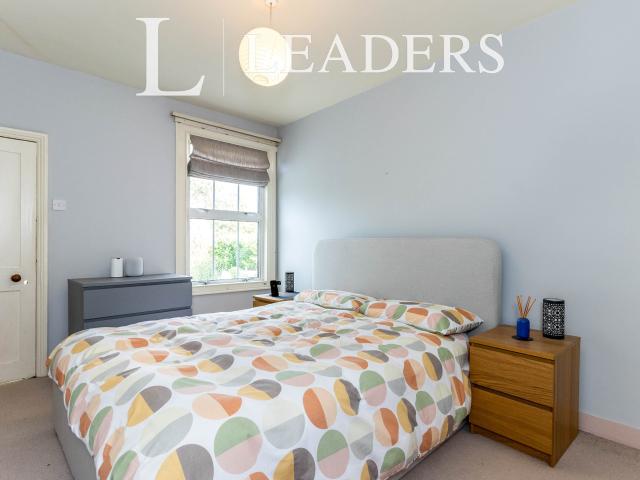 house Poplar Road, KT22