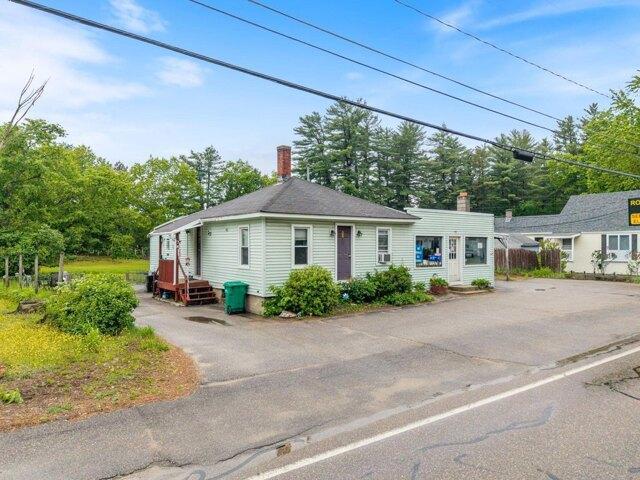 house Rochester NH ES104571502