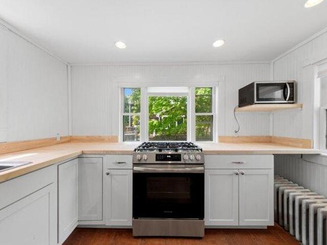 house Rockland ME ES104605450