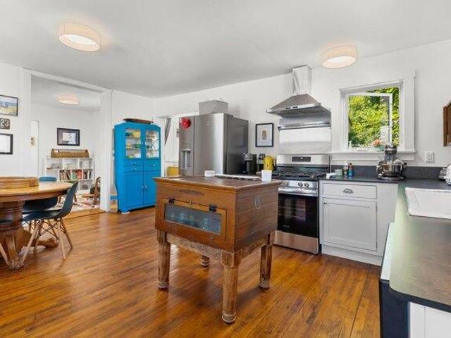 house Rockland ME ES105175825