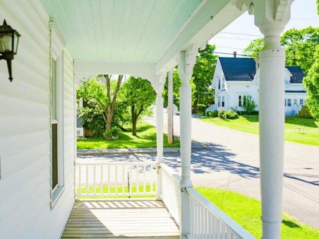 house Rockland ME ES105117595