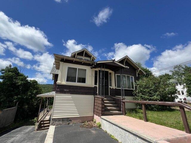 house Rumford ME ES103622965