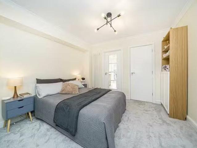 House semi detached for sale in Burlington Road, Isleworth.