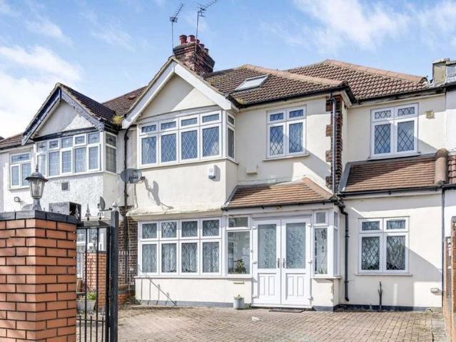 House semi detached for sale in Great West Road, Hounslow, T.