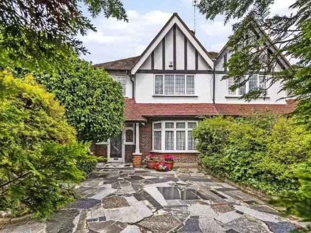 House semi detached for sale in Station Road, London, NW4 R.