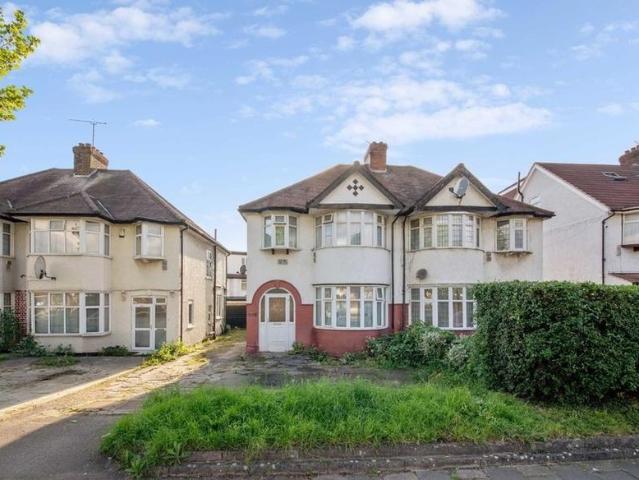 House semi detached for sale in Watford Way, London, NW4 Re.