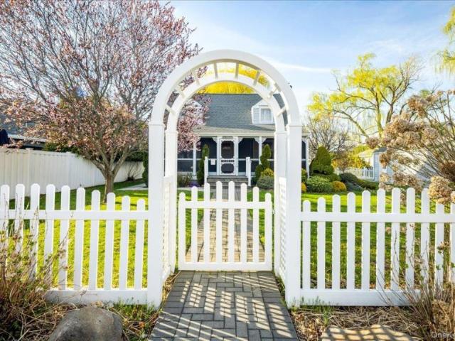 house Seaford NY DLS101404188