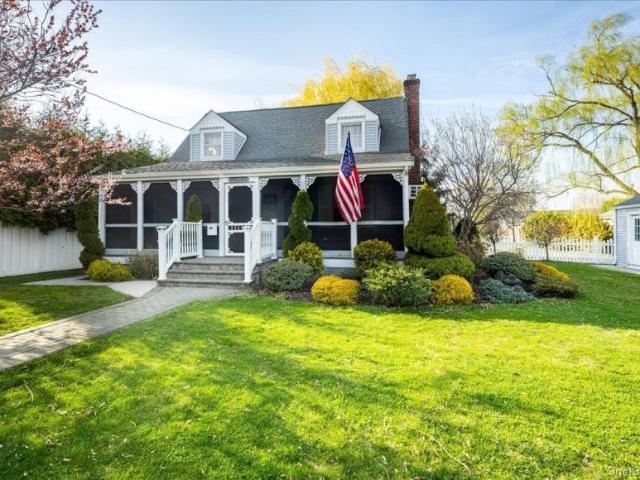 house Seaford NY ES101404188