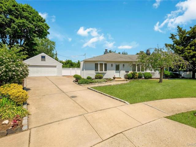house Seaford NY ES102883651