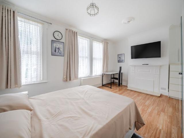 House Share to rent Farley Road, London, SE6