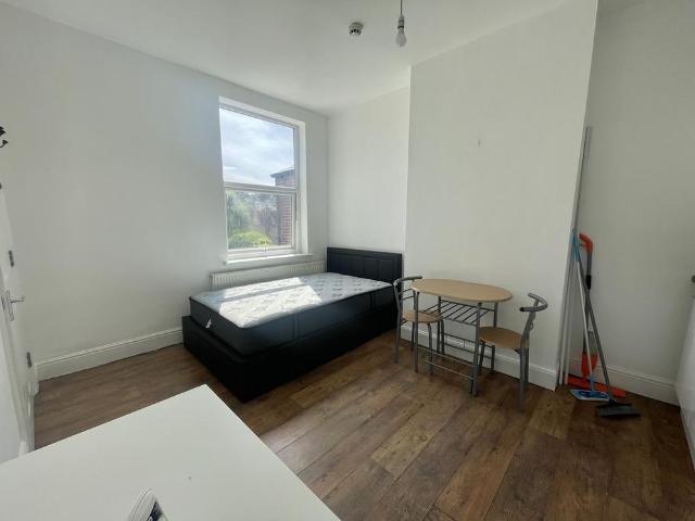 Studio to rent