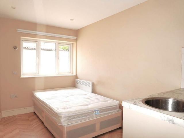 Studio to rent